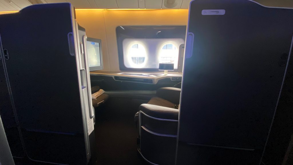 Review : British Airways B-777 First Class, Sydney - Singapore - pointsHq