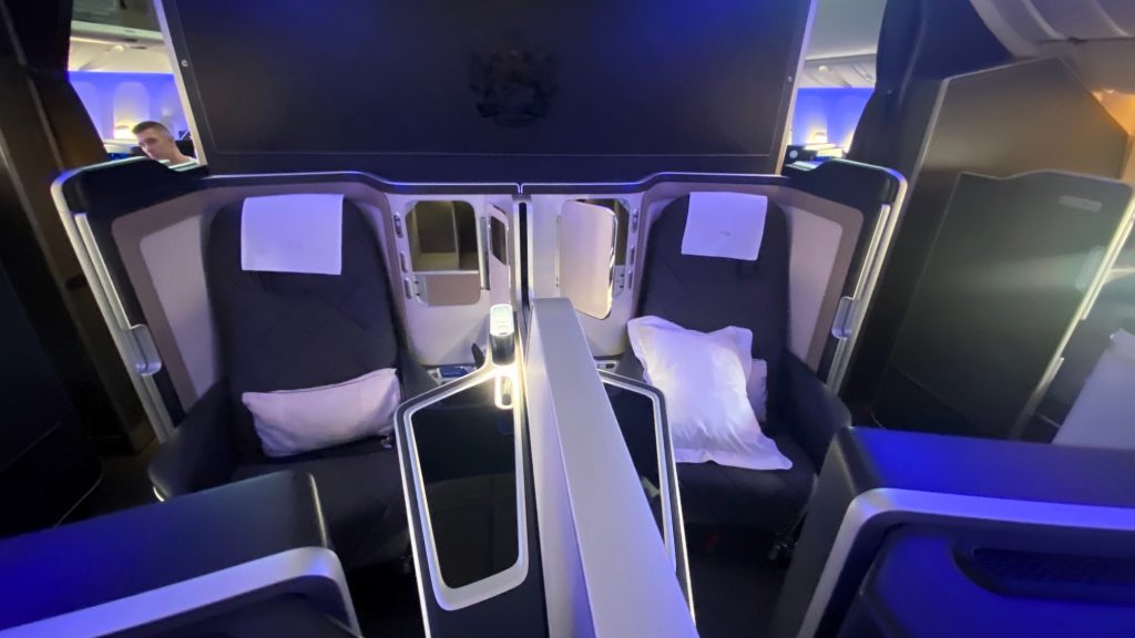 Review : British Airways B-777 First Class, Sydney - Singapore - pointsHq